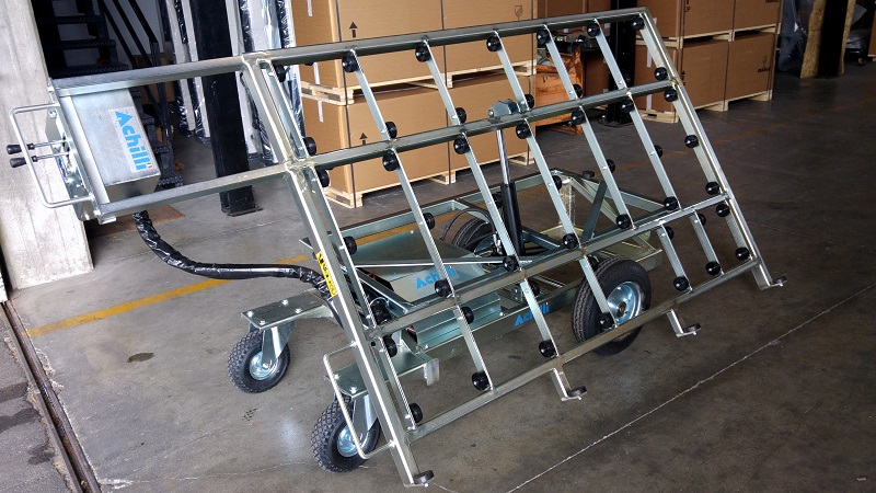 Hydraulic motorized slab trolley for moving stone slabs